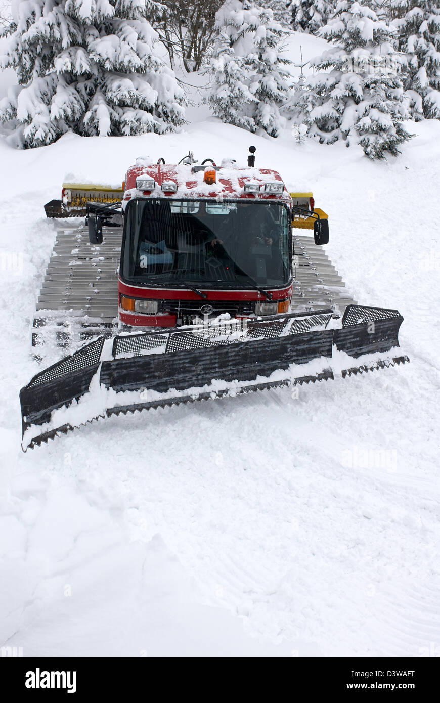 Snow cat groomer hi-res stock photography and images - Alamy