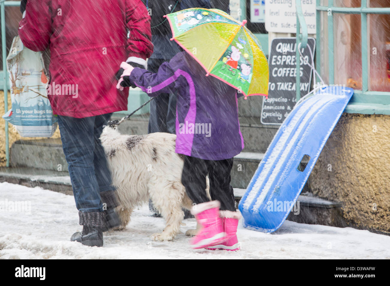 Child with dog in snow uk hi-res stock photography and images - Alamy