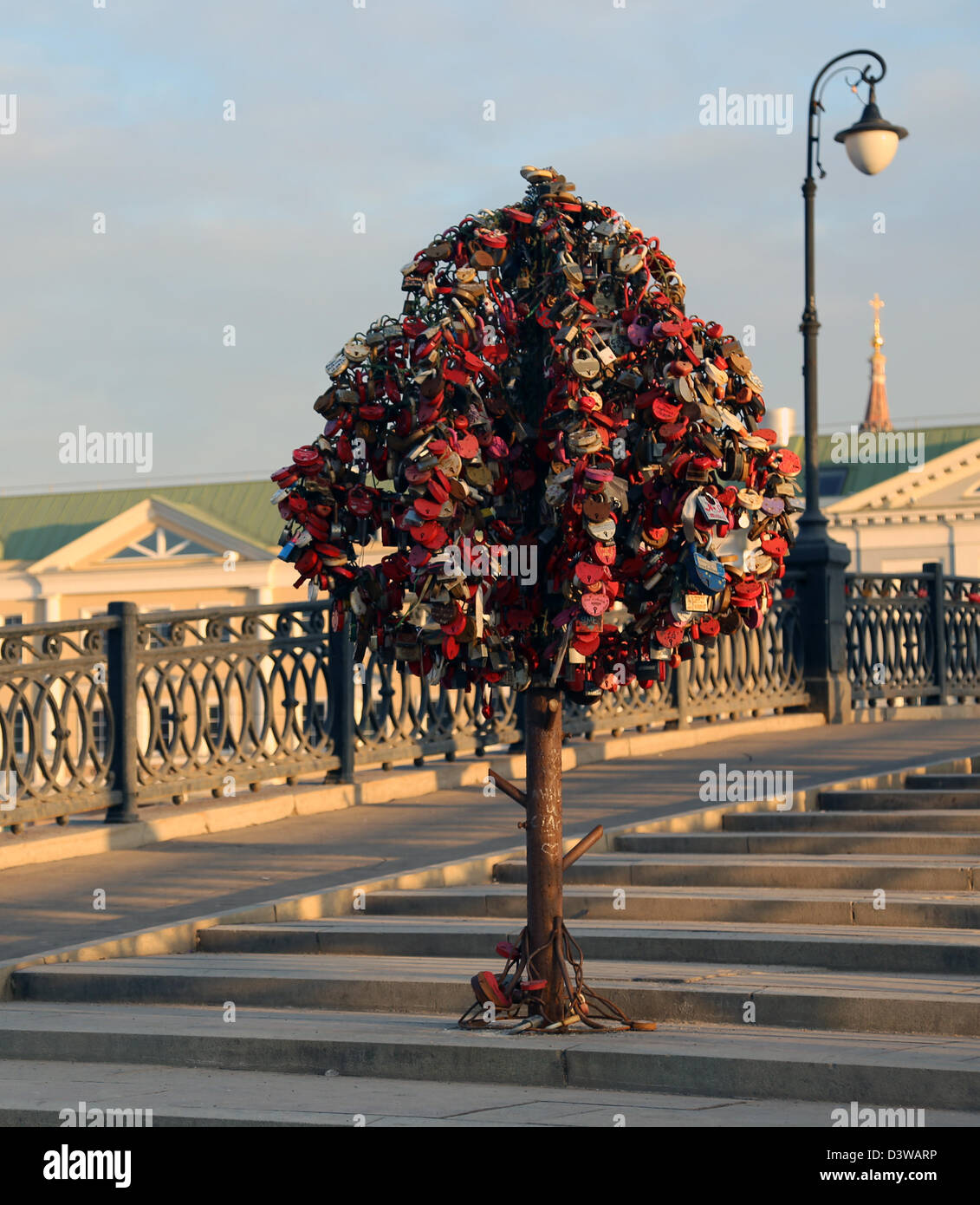 Marriage padlock tree Stock Photo - Alamy
