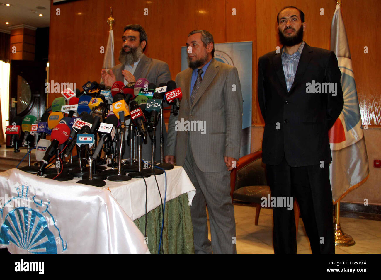 Cairo, Egypt. 25th Feb, 2013. Egyptian Salafi members of al-Nour party ...