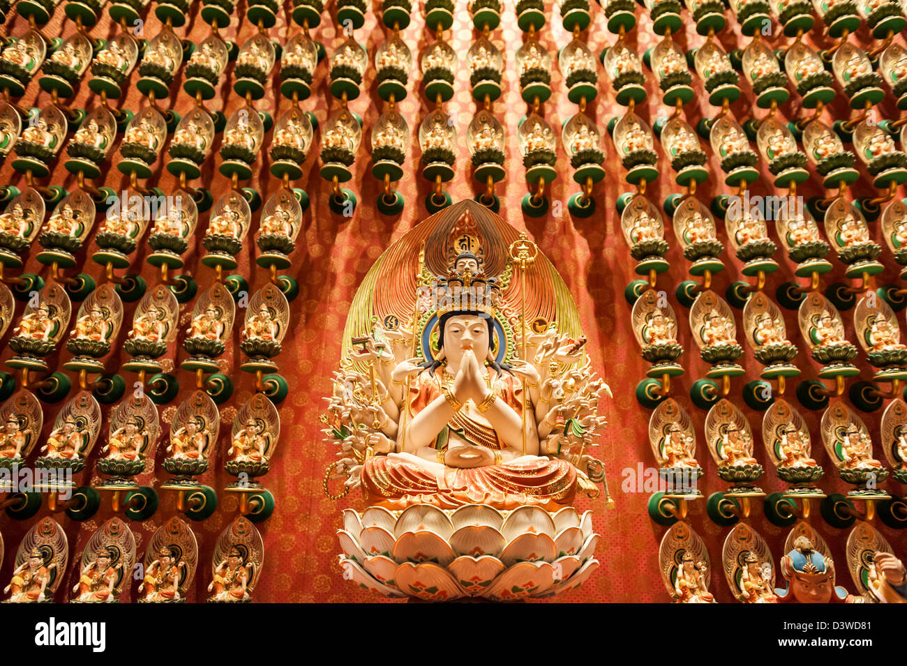 Statue of Budha, Tooth Relic temple, Singapur, Asia Stock Photo - Alamy