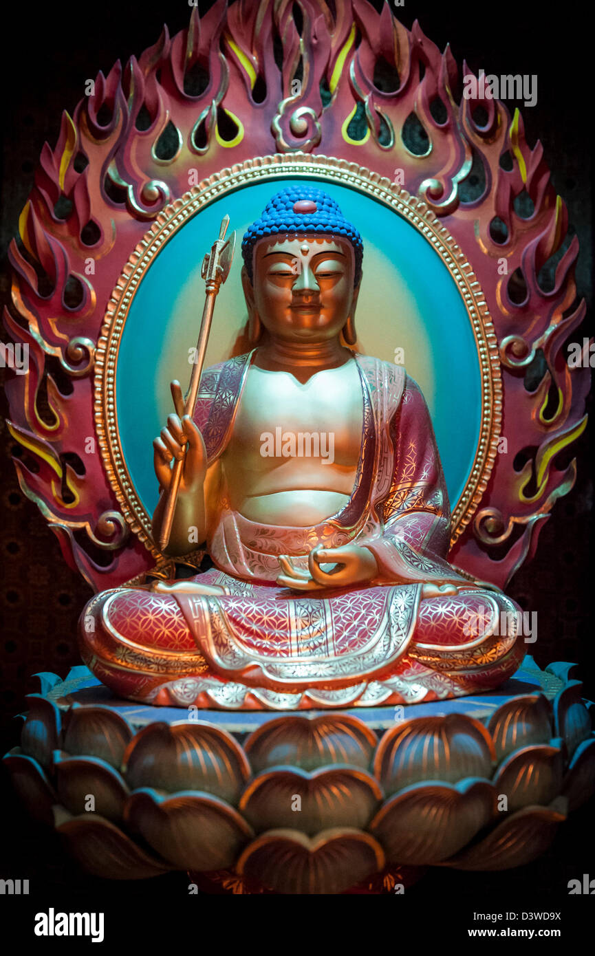 Statue of Budha, Tooth Relic temple, Singapur, Asia Stock Photo - Alamy