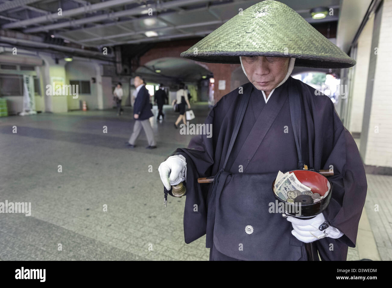 Japan asia tokio honshu priest hi-res stock photography and images - Alamy