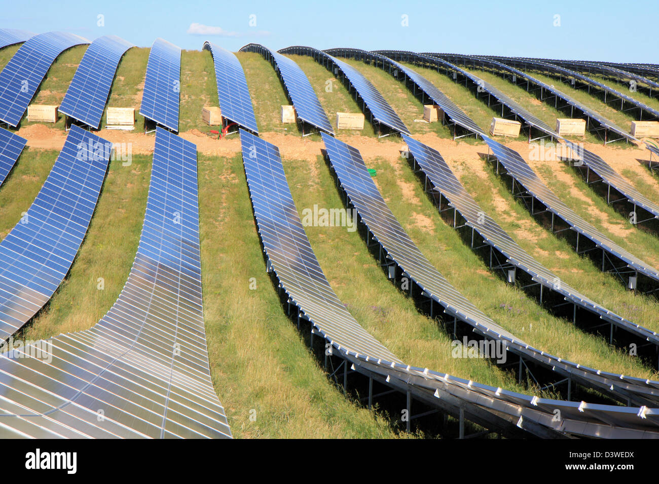 Solar panel farm hi-res stock photography and images - Alamy