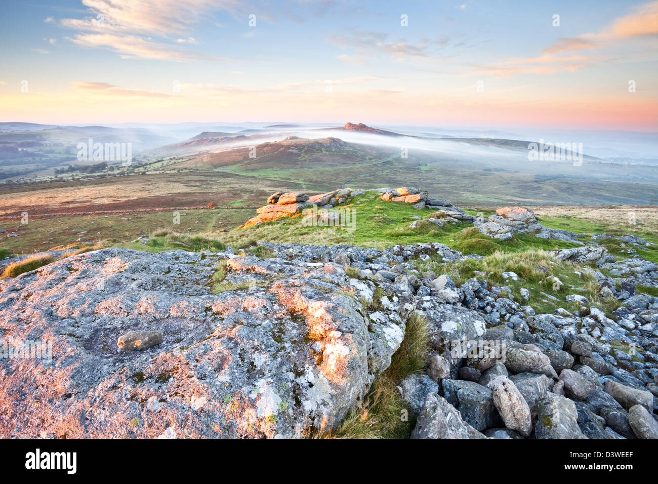 Mist settles in between Haytor and Saddle tor Stock Photo - Alamy