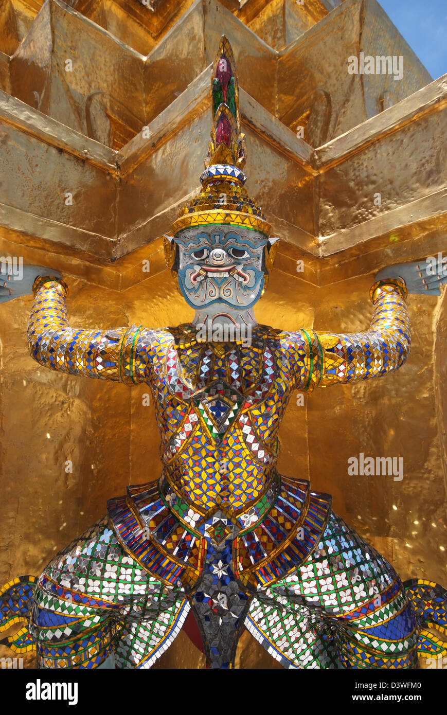 Giant statue hi-res stock photography and images - Alamy