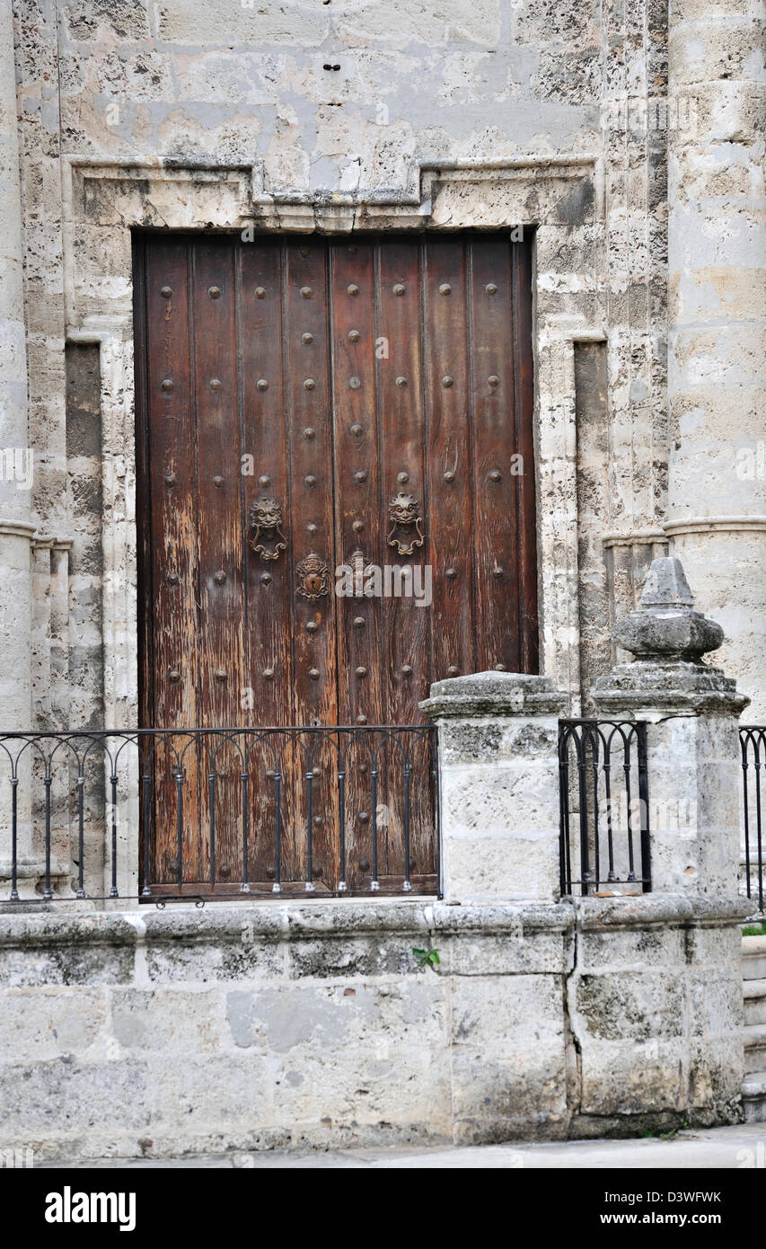 Cathedral door, Havana, Cuba Stock Photo - Alamy