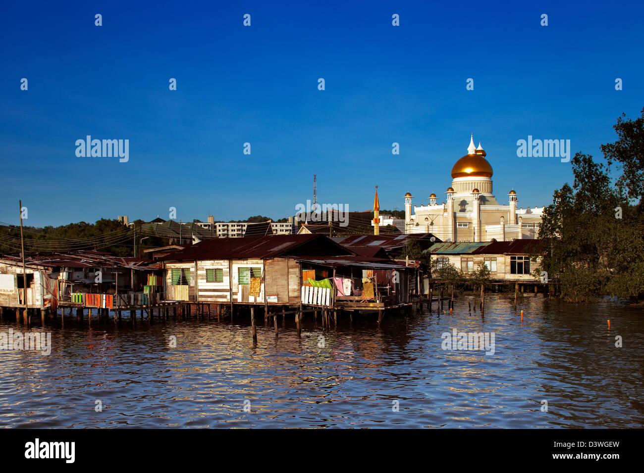 Brunei's capital Bandar Seri Begawan famed water village. The Sultan ...
