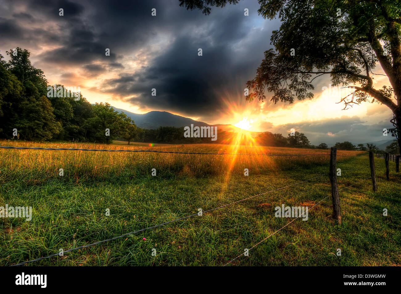 A beautiful sunset over a rural farm field Stock Photo - Alamy