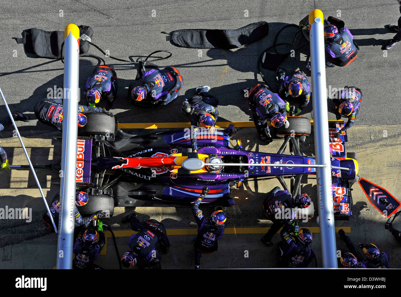 Sebastian Vettel (GER),Red Bull Racing RB9 and his mechanics practice ...