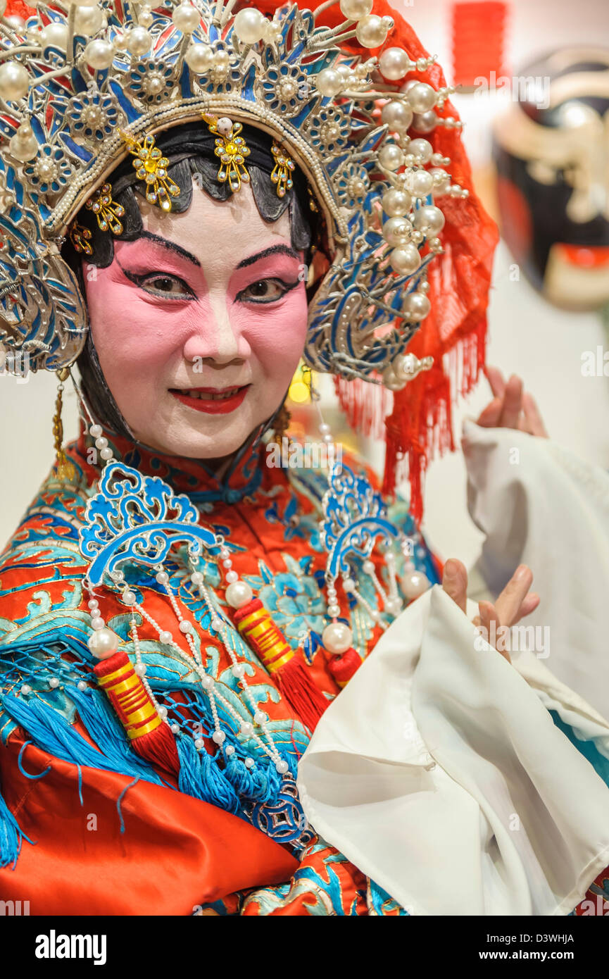 Oriental singer hi-res stock photography and images - Alamy