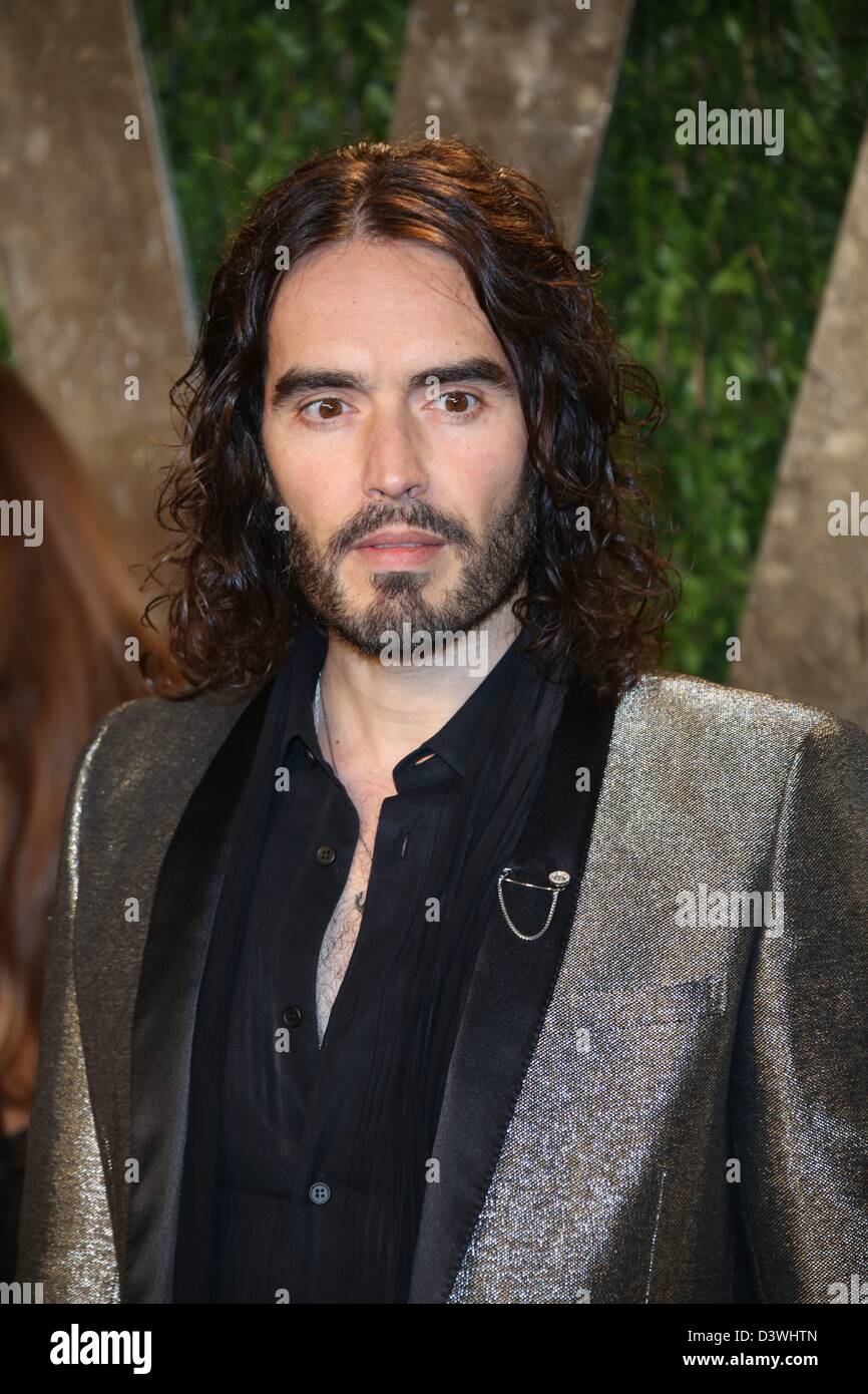 Actor Russell Brand arrives at the Vanity Fair Oscar Party at Sunset ...