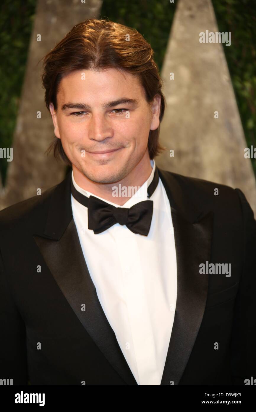 Actor Josh Hartnett arrives at the Vanity Fair Oscar Party at Sunset ...