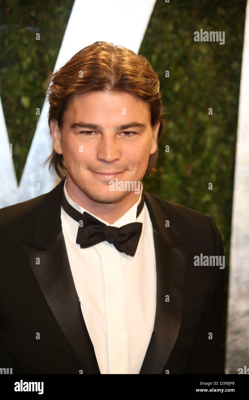 Actor Josh Hartnett arrives at the Vanity Fair Oscar Party at Sunset ...