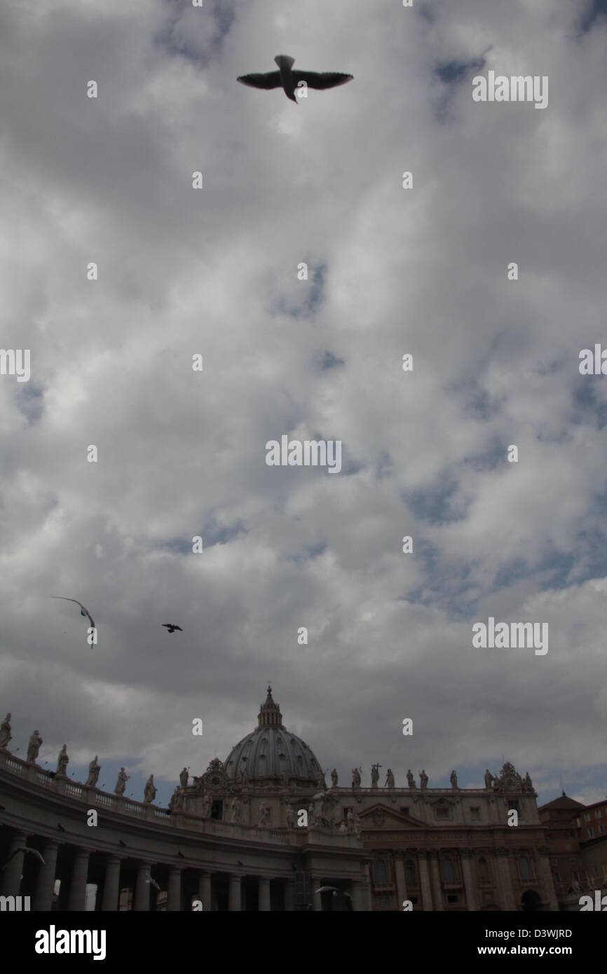 Priest final blessing mass hi-res stock photography and images - Alamy
