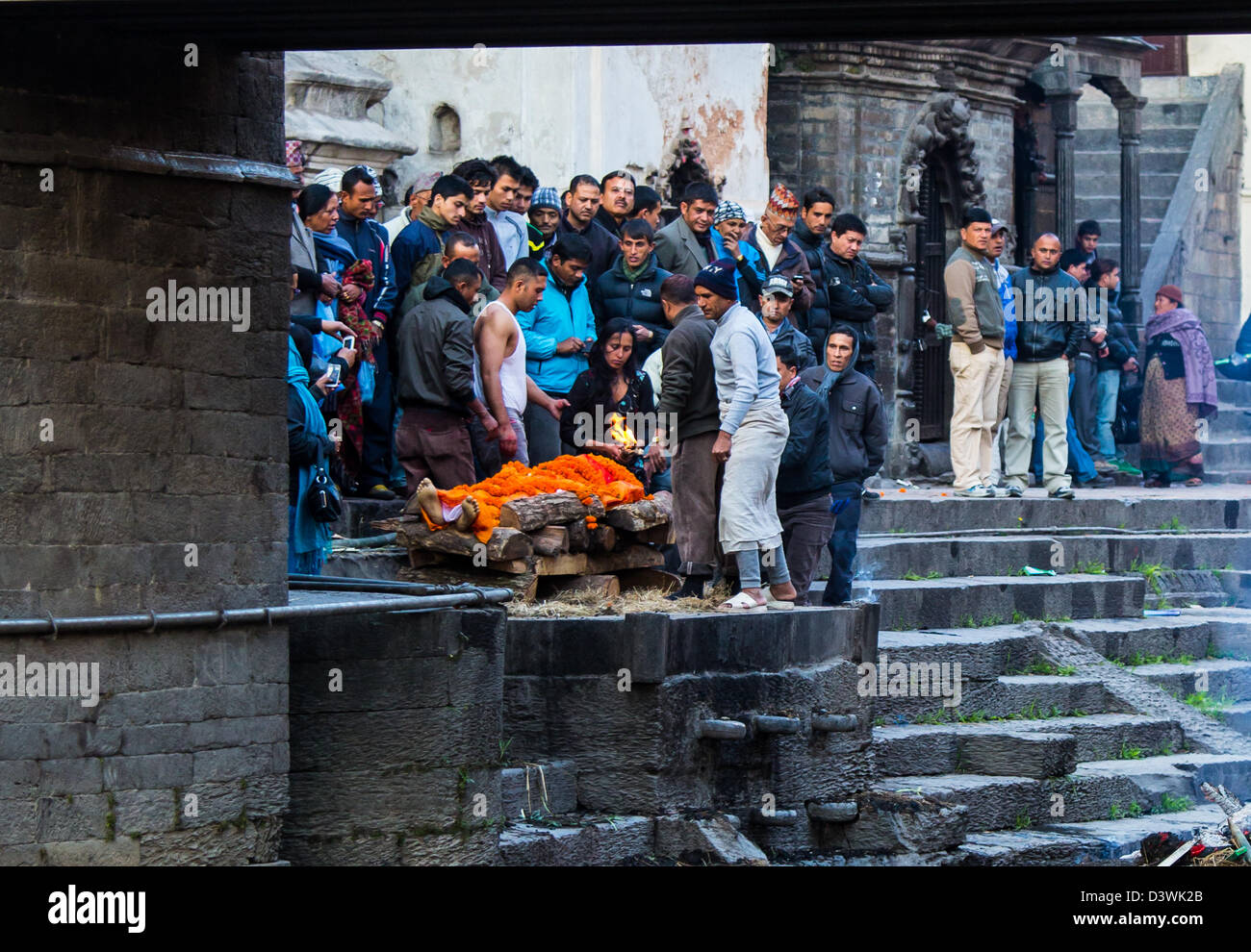 Cremation at Pashupati Temple Complex, Kathmandu, Nepal Stock Photo - Alamy