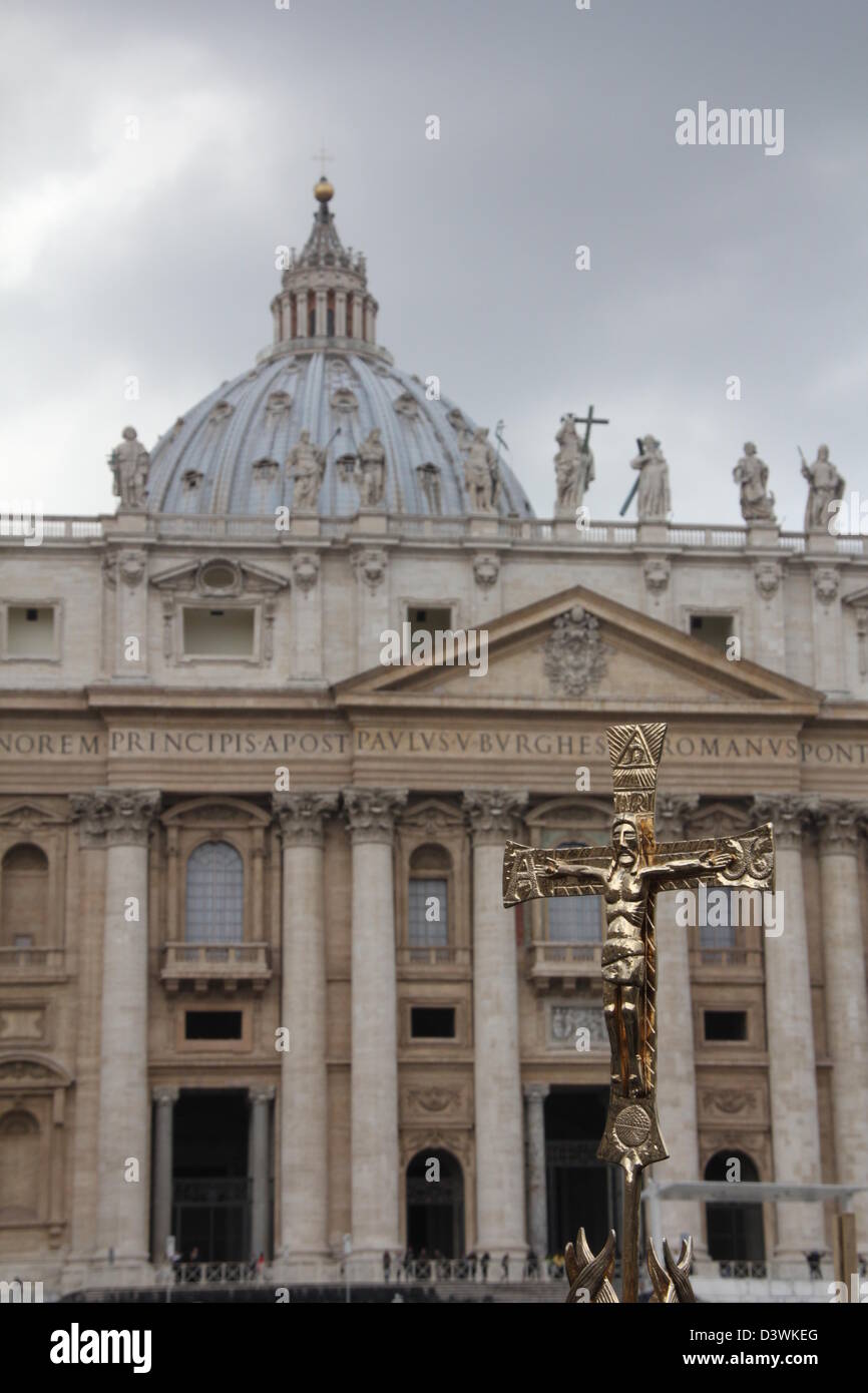 Priest final blessing mass hi-res stock photography and images - Alamy