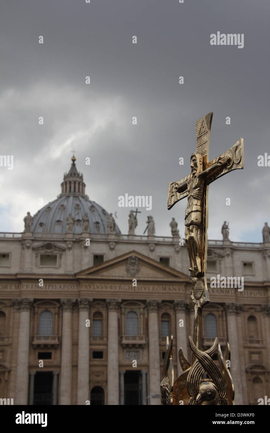 Priest final blessing mass hi-res stock photography and images - Alamy