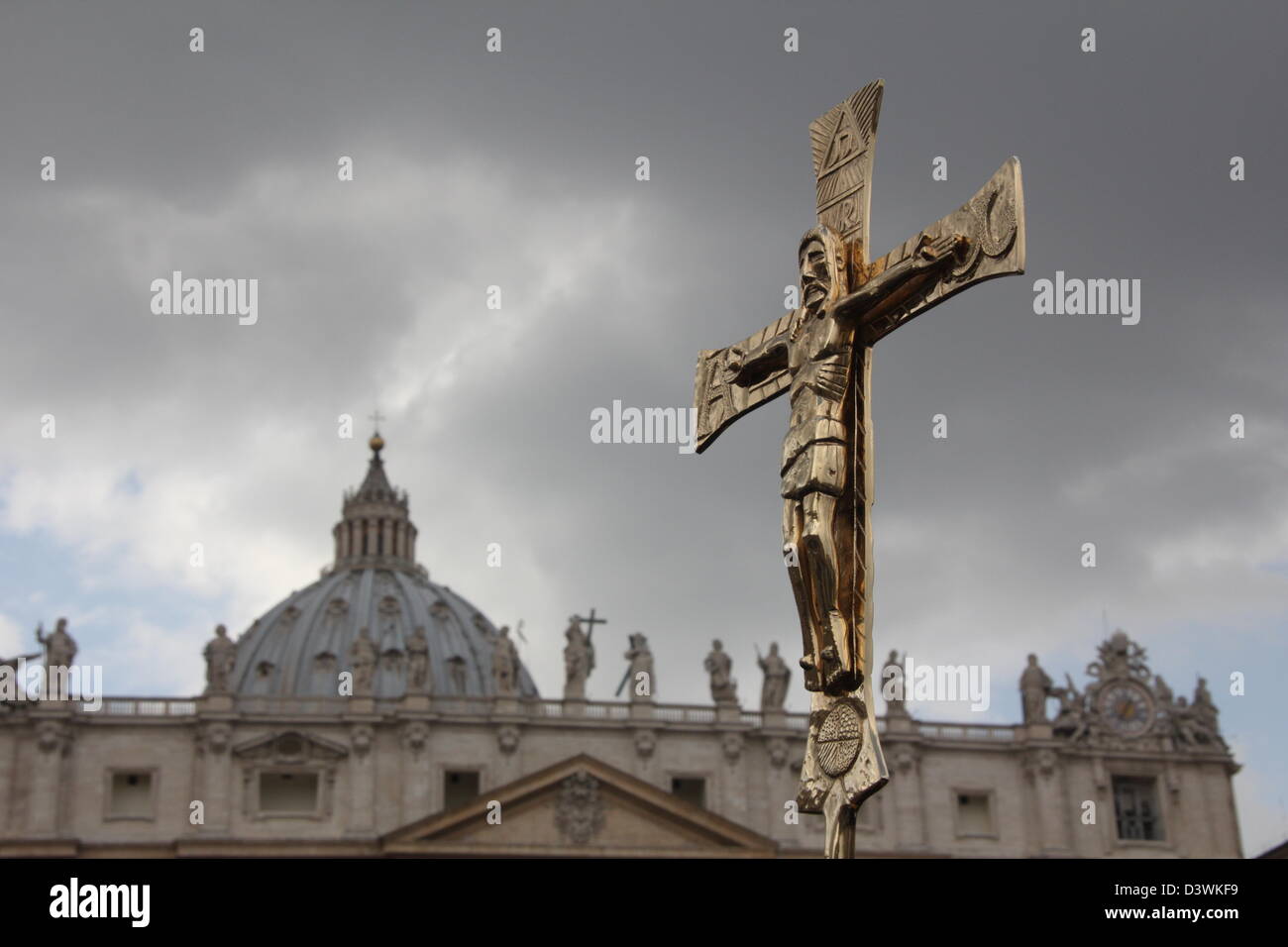 Priest final blessing mass hi-res stock photography and images - Alamy