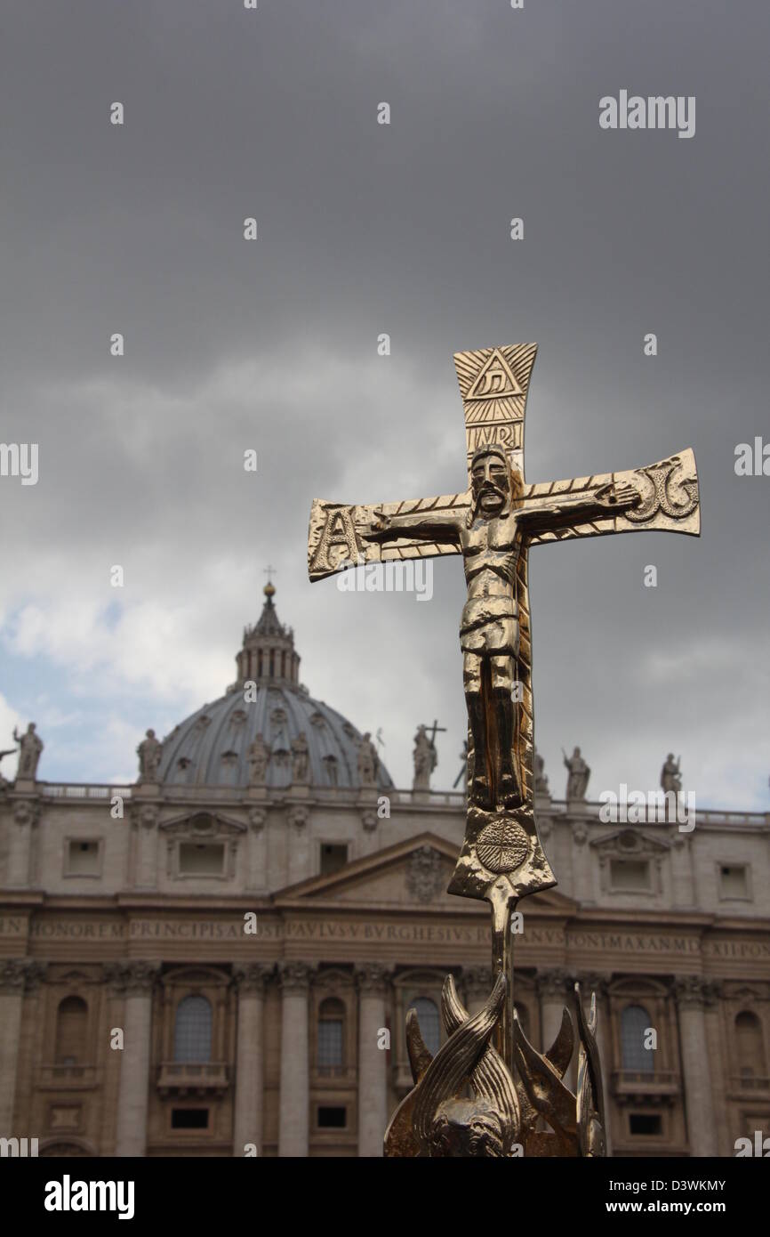 Priest final blessing mass hi-res stock photography and images - Alamy