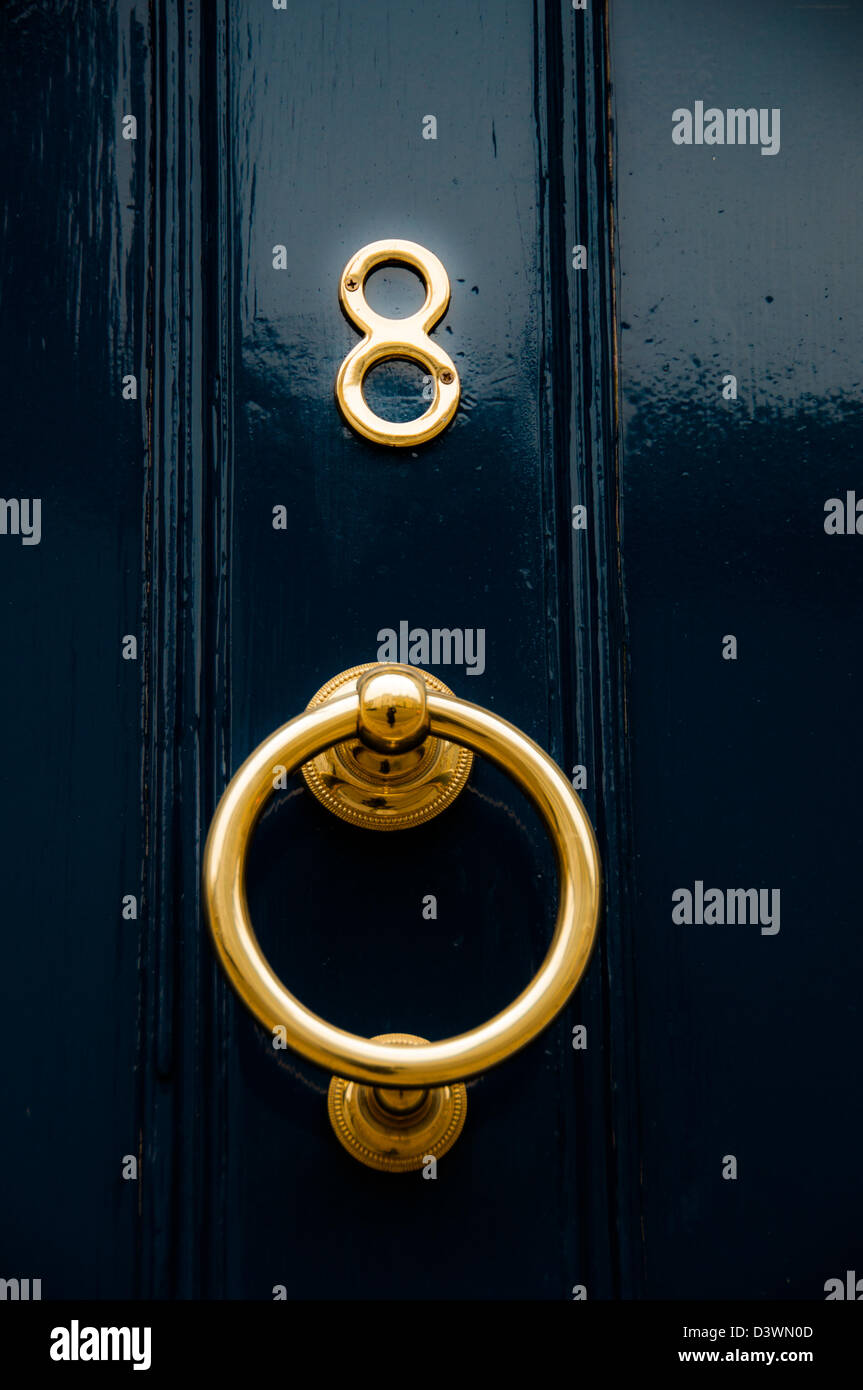 Knock door hi-res stock photography and images - Alamy