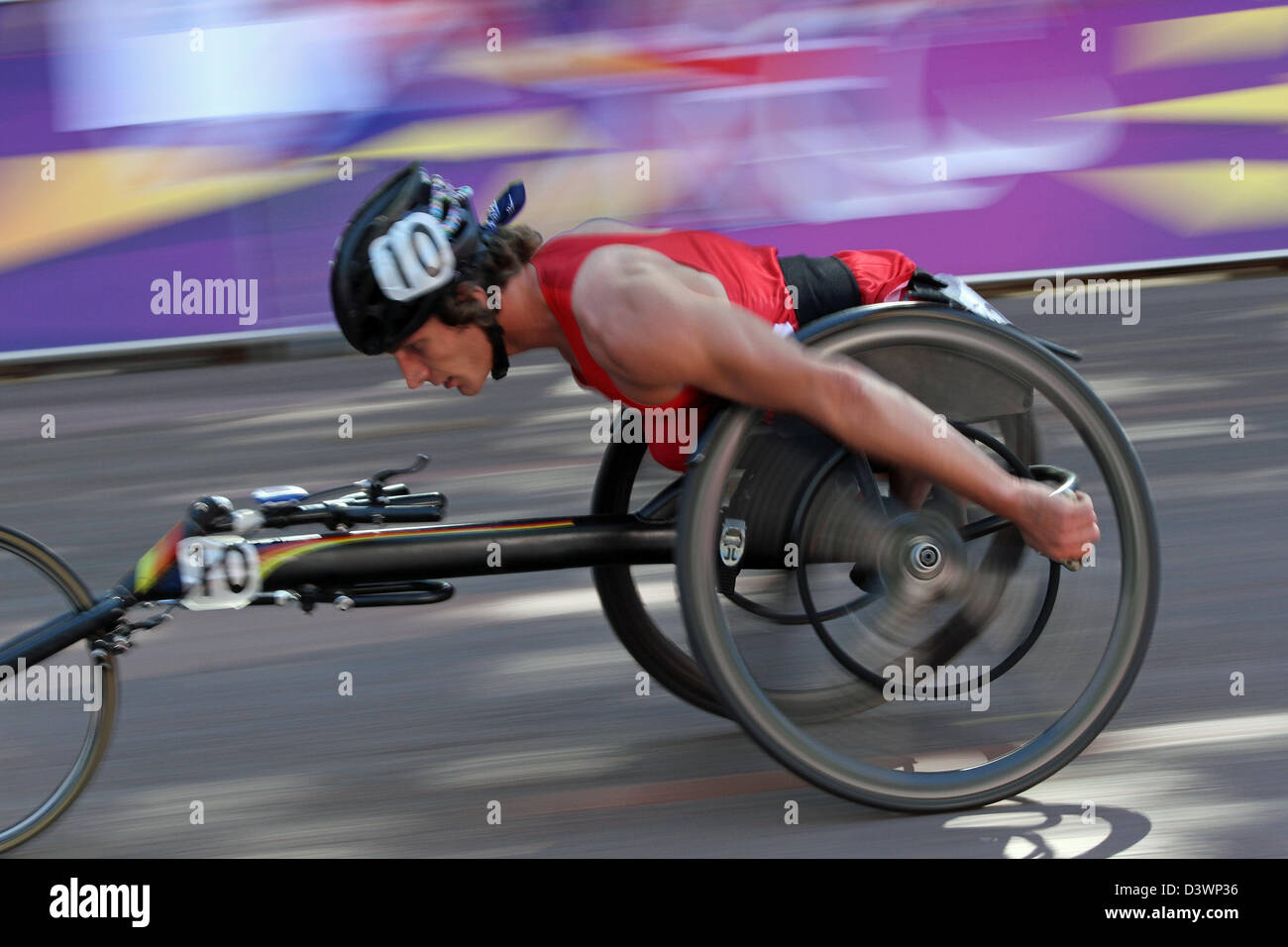Joshua George of the USA in the mens wheelchair marathon T54 in the ...