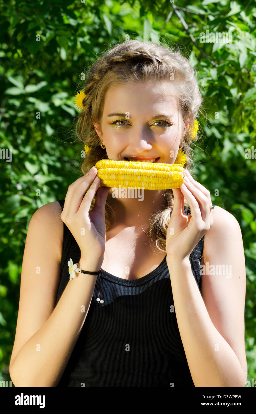 woman eating corn-cob Stock Photo - Alamy