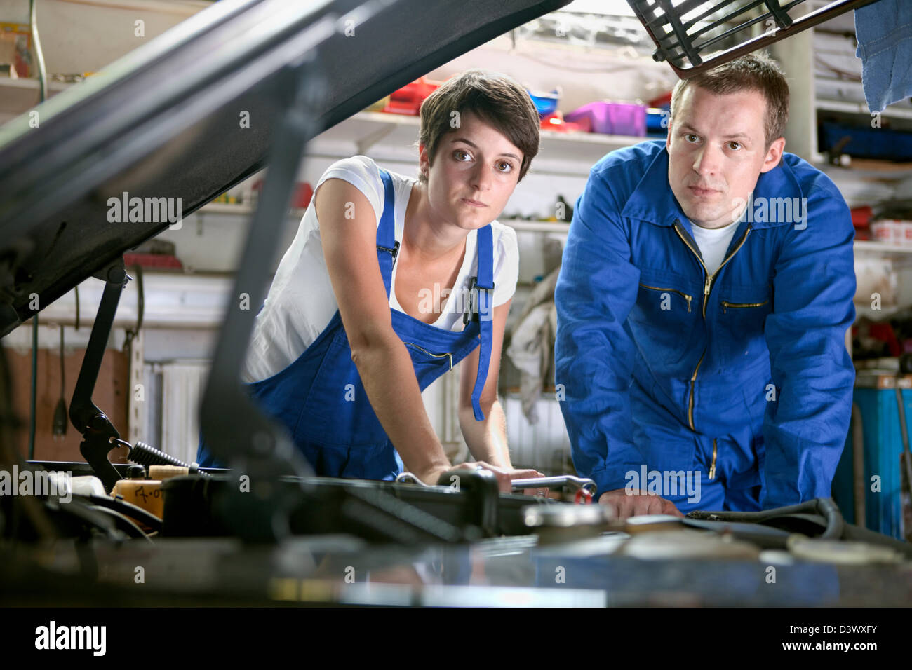 Small business practice of car garage repair shop Stock Photo - Alamy