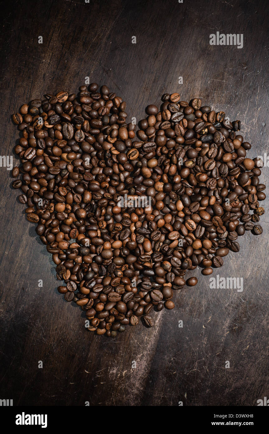 aromatic black lighting arabic coffee background Stock Photo - Alamy