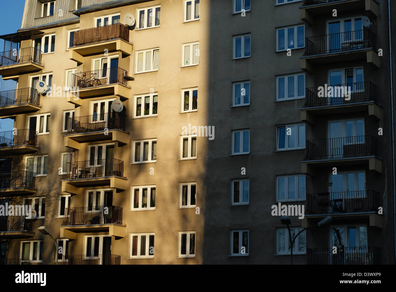 Modern suburb hi-res stock photography and images - Alamy