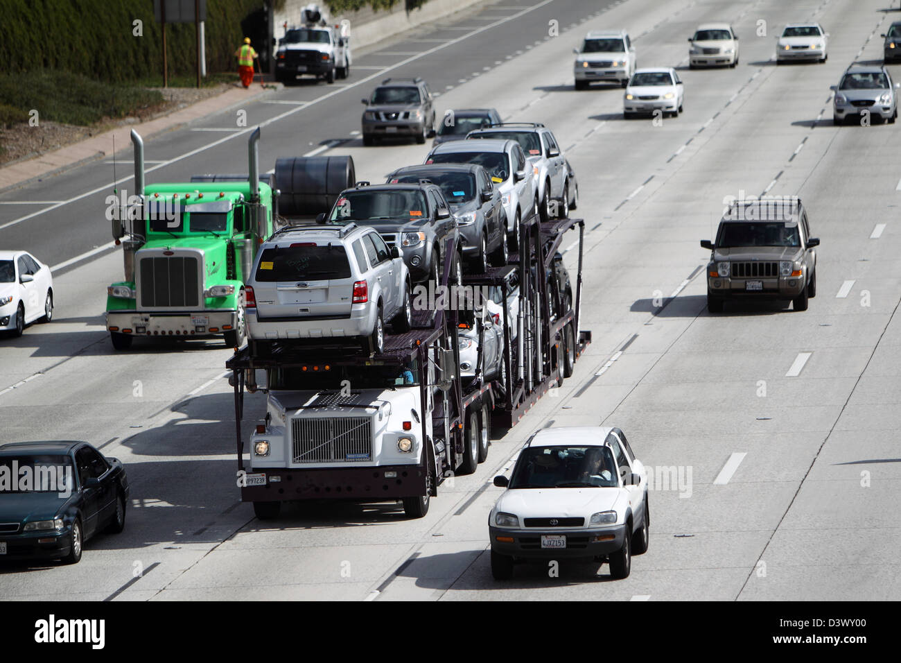 LOS ANGELES, CALIFORNIA, USA - FEBRUARY 21, 2013 - Traffic on the 210 ...