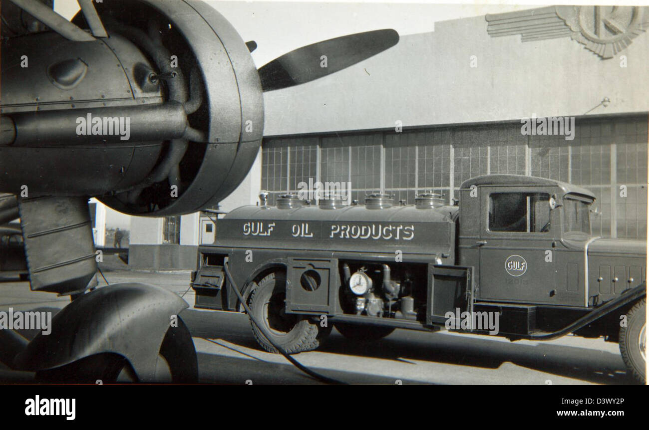 This photograph from the Louis E. 'Slim' Gordon collection captures a ...