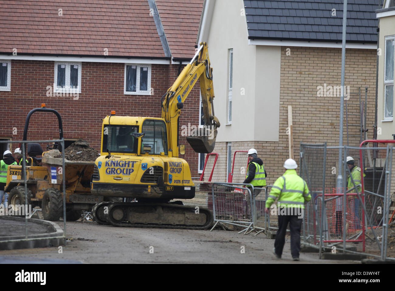 BUILDERS AT WORK ON NEW HOMES IN CAMBRIDGE Stock Photo - Alamy
