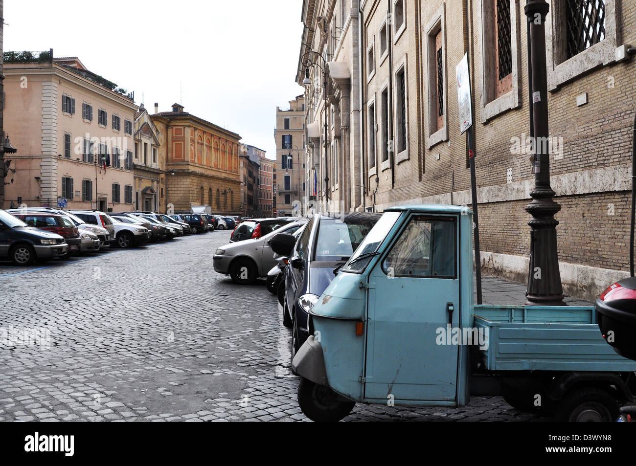 Typical Roman street, Rome Italy Stock Photo - Alamy