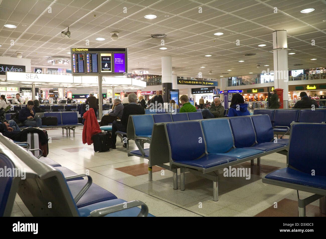 Gatwick north terminal departure lounge hi-res stock photography and ... Gatwick north terminal departure lounge hi-res stock photography and ...