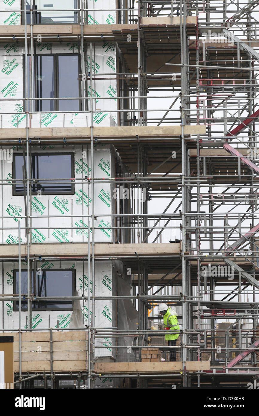 BUILDERS AT WORK ON NEW HOMES IN CAMBRIDGE Stock Photo - Alamy
