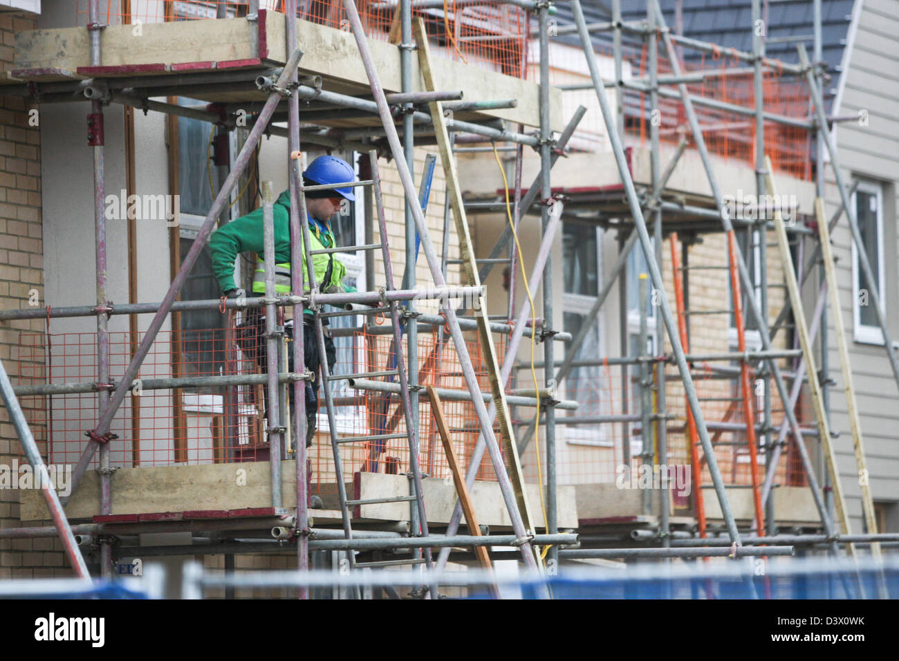 BUILDERS AT WORK ON NEW HOMES IN CAMBRIDGE Stock Photo - Alamy