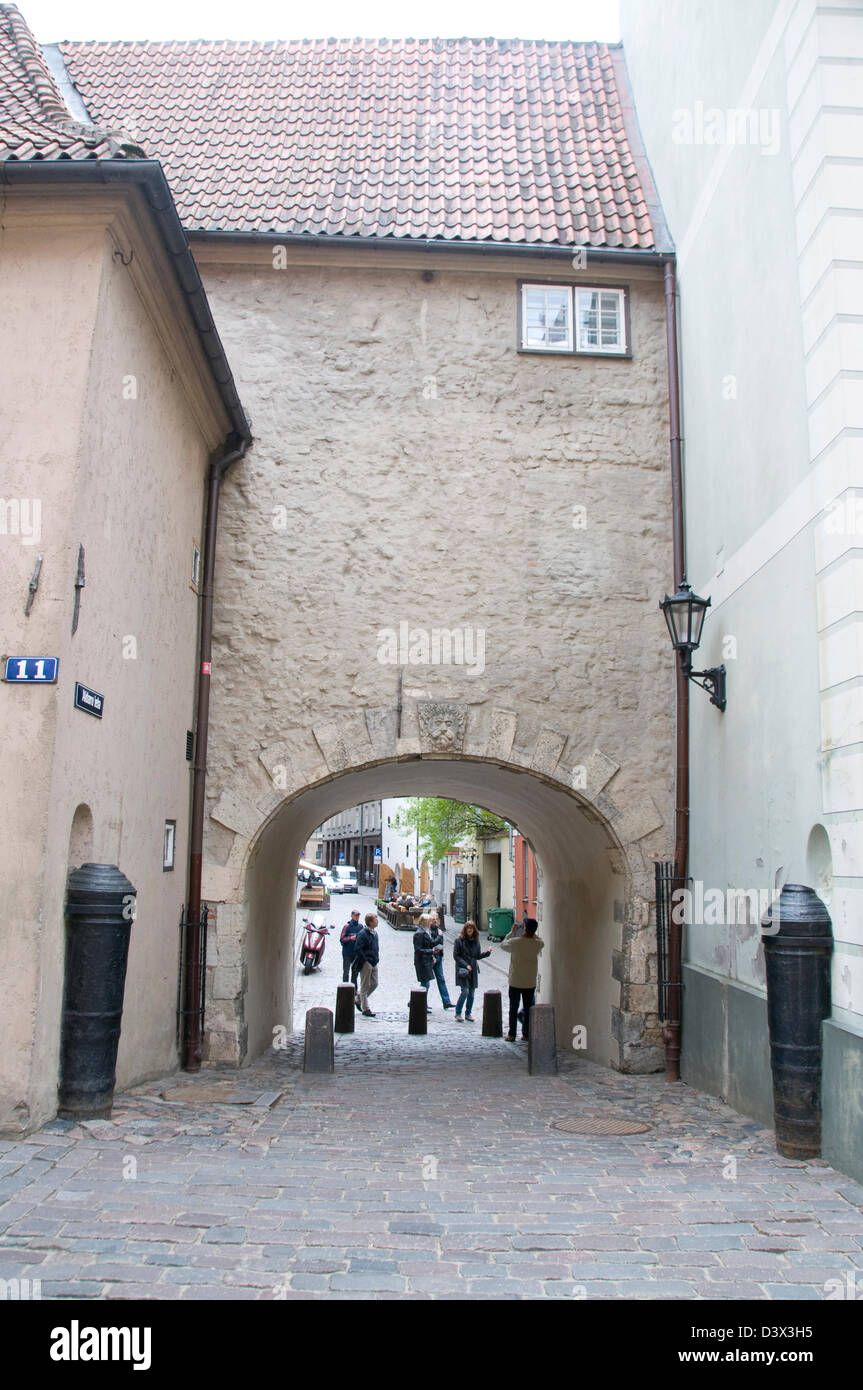 Medieval pedestrian archway hi-res stock photography and images - Alamy