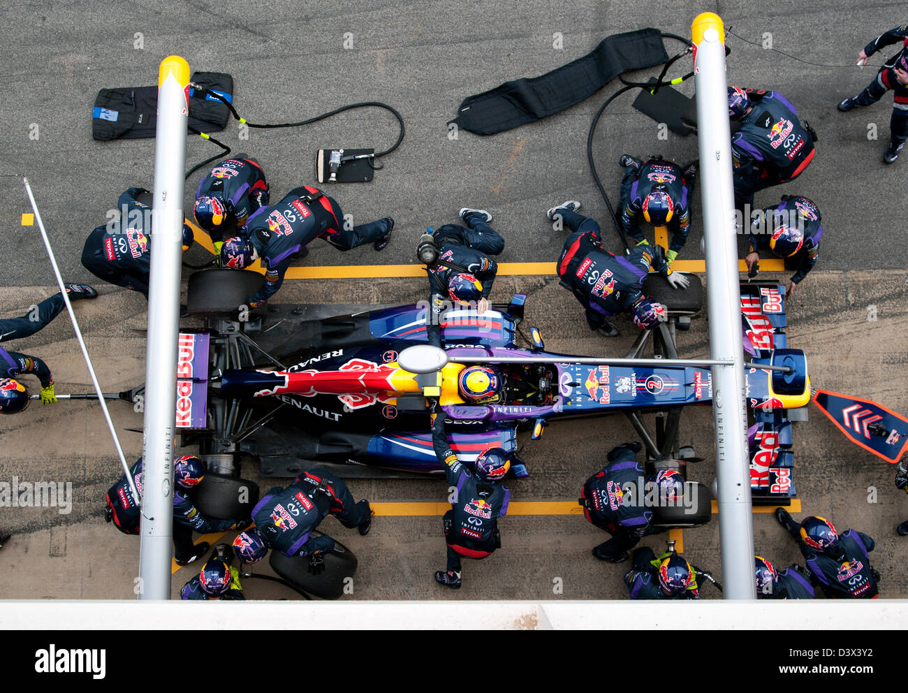 Pitstop Mark Webber (AUS), Red Bull Racing Renault RB9, Formula 1 ...
