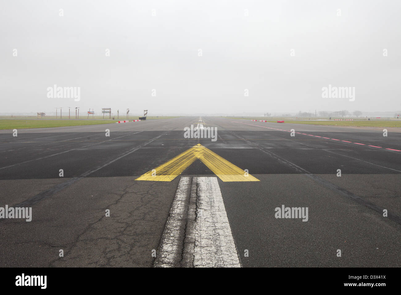 Disused runway hi-res stock photography and images - Alamy