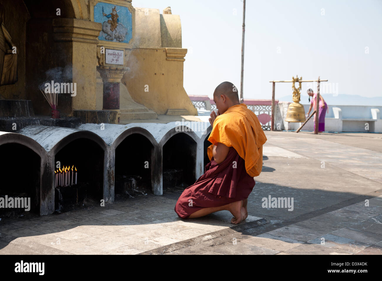 Monk meditating mountain hi-res stock photography and images - Alamy