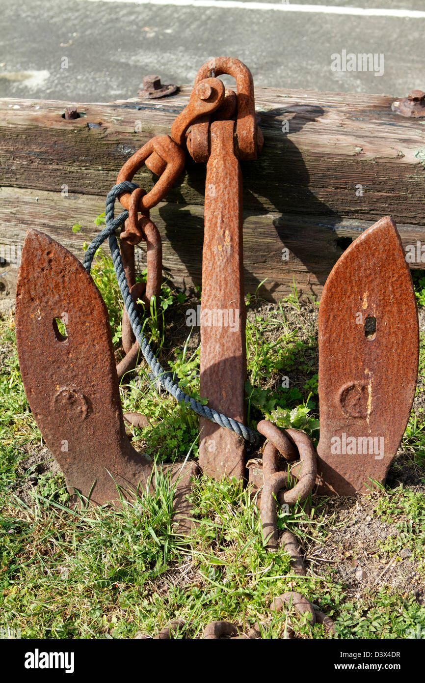 Rusting ships anchor Stock Photo - Alamy