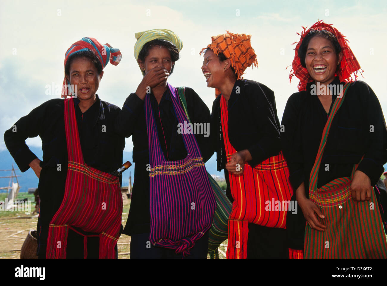 Pa-O women in colorful costume at the Mingala Market, Inle Lake ...