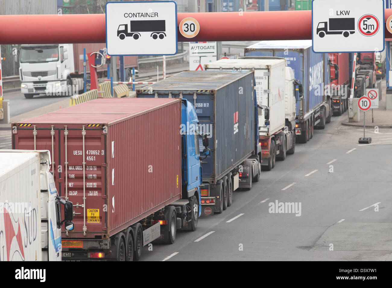 Container terminal gate hi-res stock photography and images - Alamy