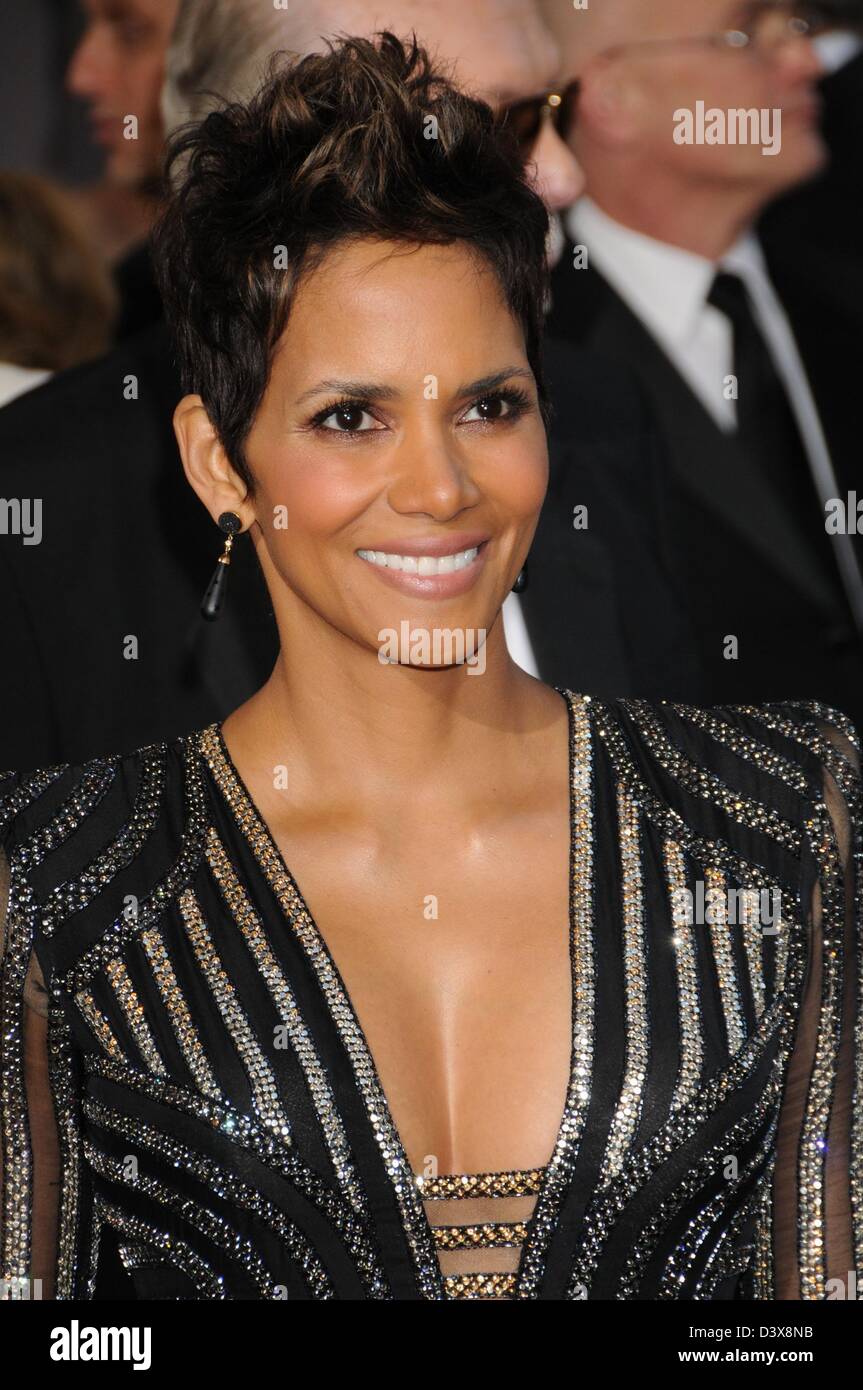 Los Angeles, California, USA. 24th February 2013. Actress HALLE BERRY ...