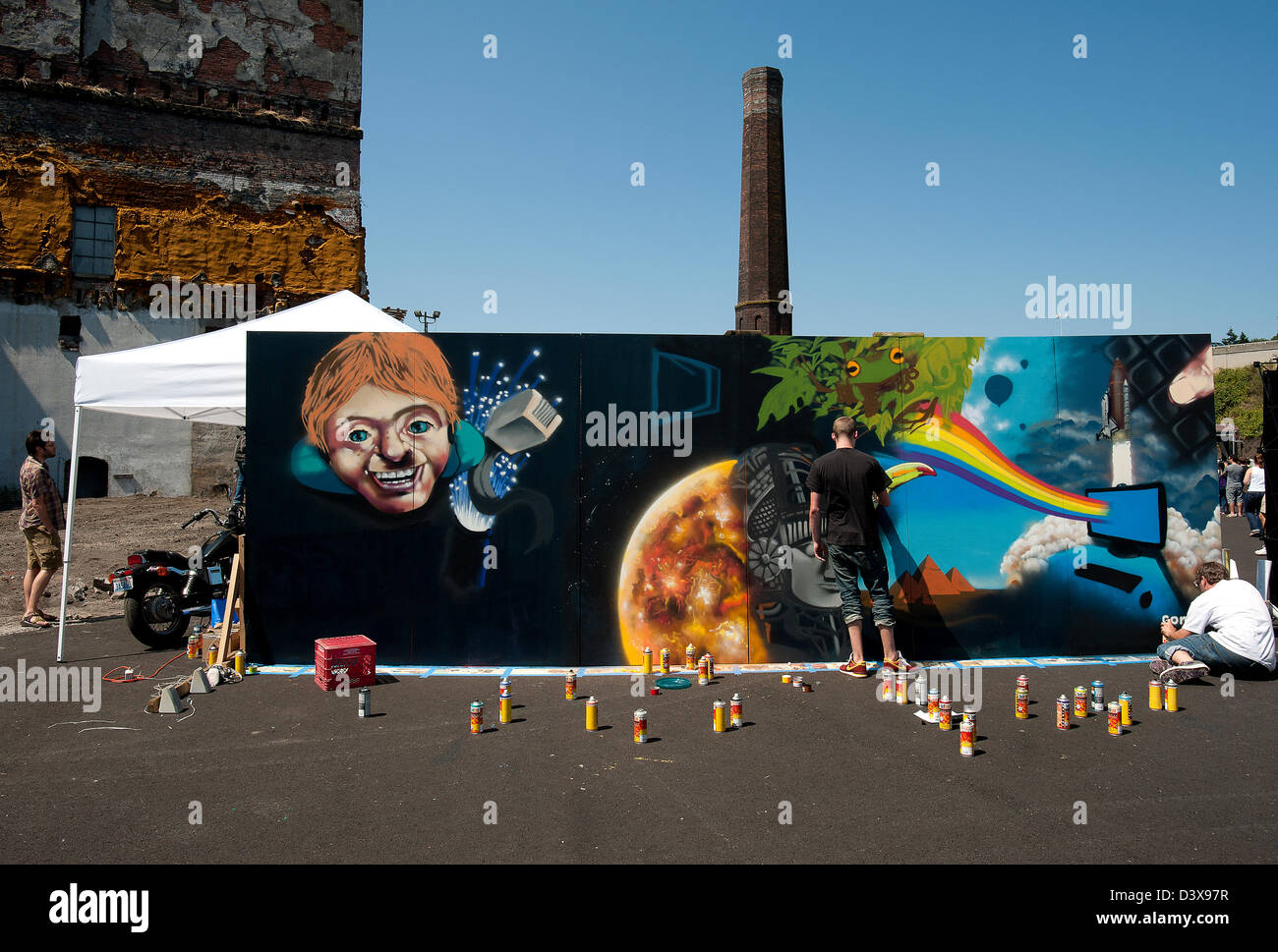 Graffiti artist working Stock Photo - Alamy
