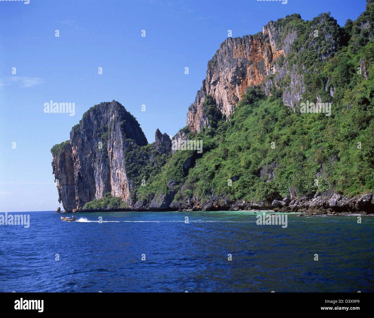 Limestone monoliths in Phang Nga Bay, Phang Nga Province, Thailand ...