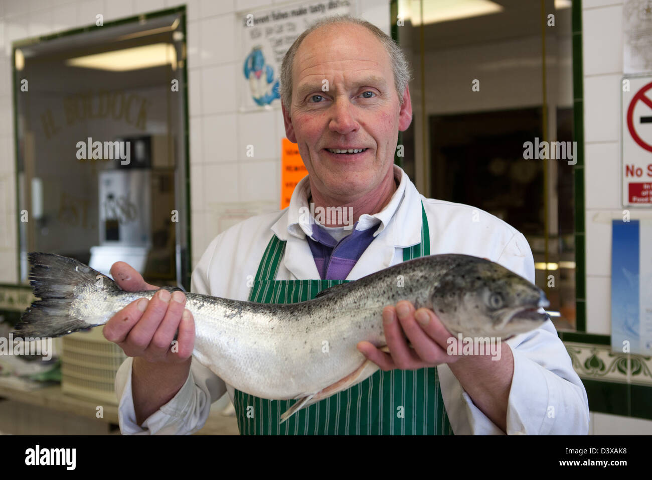 A traditional English fish monger Stock Photo - Alamy