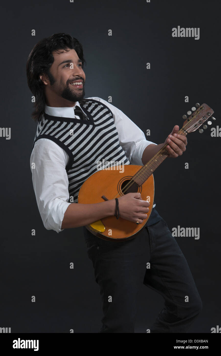 Three stringed lute hi-res stock photography and images - Alamy