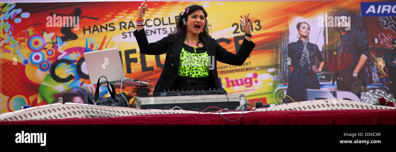Woman using mixing desk Stock Photo - Alamy Woman using mixing desk Stock Photo - Alamy